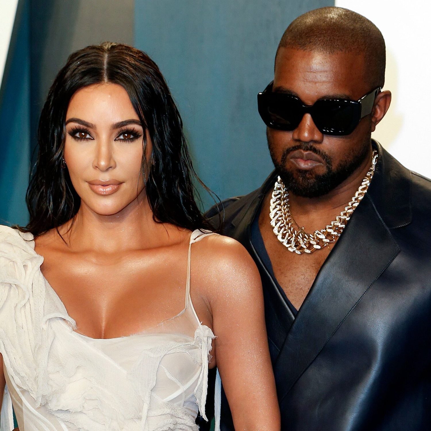 Julia Fox And Kanye West Spotted In Hot Pics THEURBANSPOTLIGHT COM julia-fox-and-kanye-west-spotted-in-hot-pics-theurbanspotlight-com